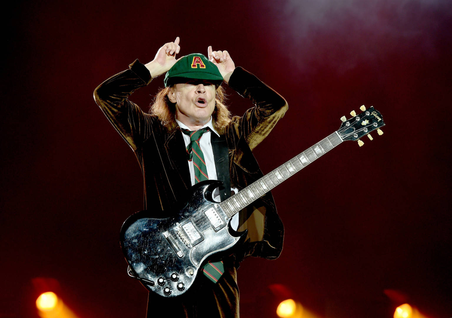 Die besten Gitarristen aller Zeiten: Angus Young (AC/DC)— Rolling Stone