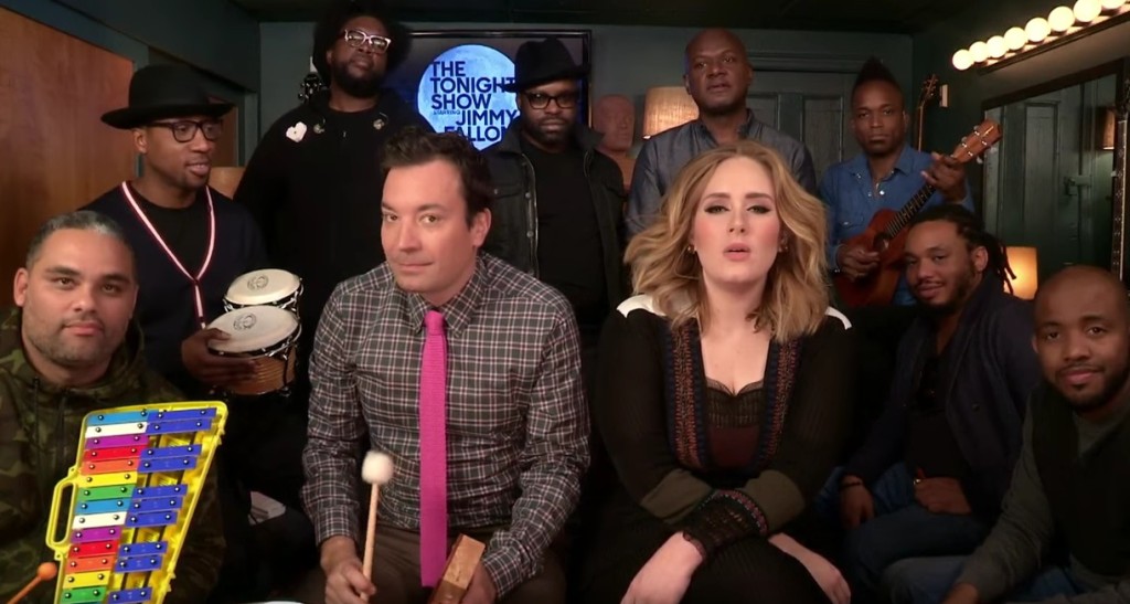 Adele spielt 'Hello' mit Jimmy Fallon auf Kinderinstrumenten