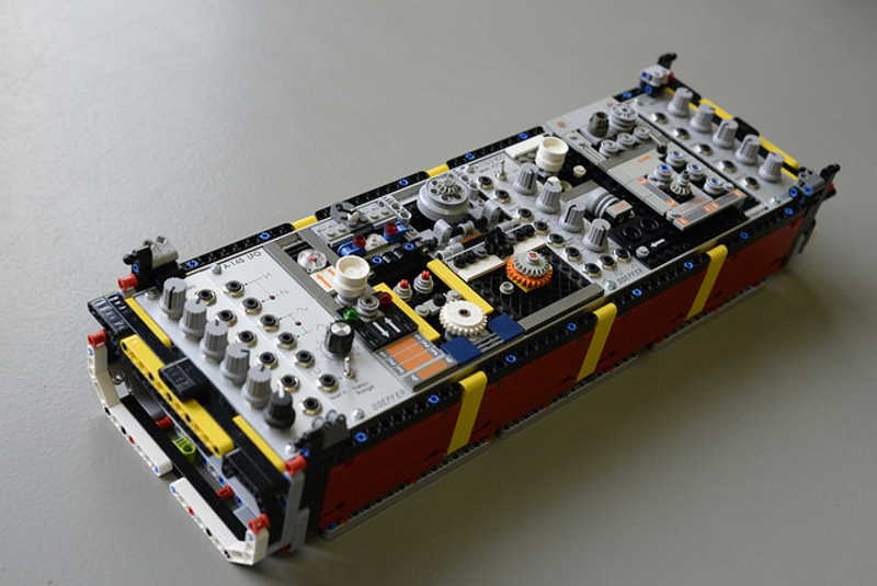 Deutscher baut Synthesizer aus Lego-Bausteinen