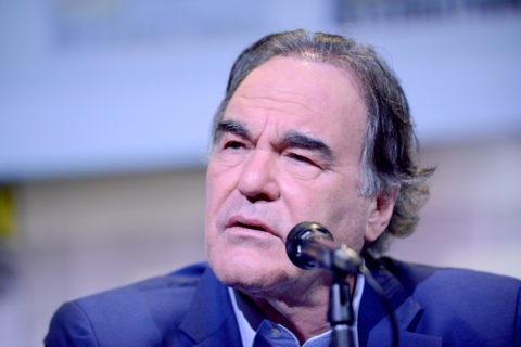 Oliver Stone glaubt, dass Pokémon GO zu einer neuen Diktatur führt