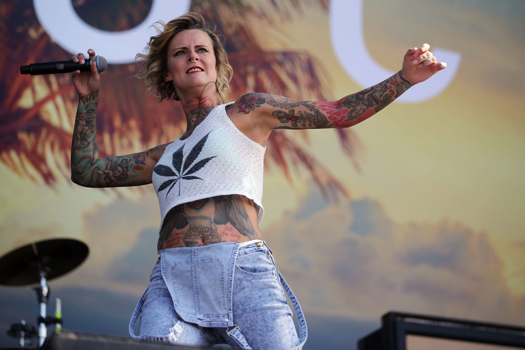 Jennifer Rostock: Jennifer Weist verzückt Fans mit „arschgeilem“ Foto ...