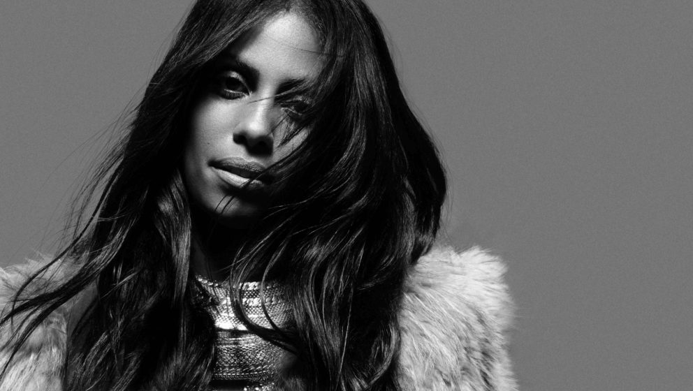 Songwriterin Adiam: Schwarzer Schlagring und ein Eis im Schuh