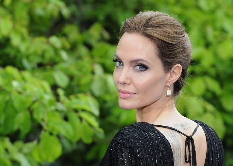Engültige Entscheidung: Angelina Jolie behält das alleinige Sorgerecht ...