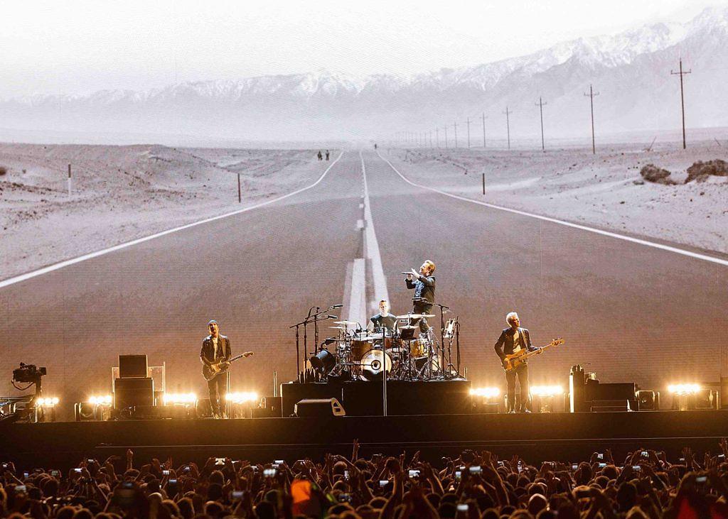 U2: Neuer Song „The Little Things That Give You Away“ live— Rolling Stone