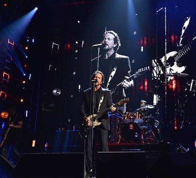 Eddie Vedder: Emotionales Gedenken an Chris Cornell mit einer Version ...