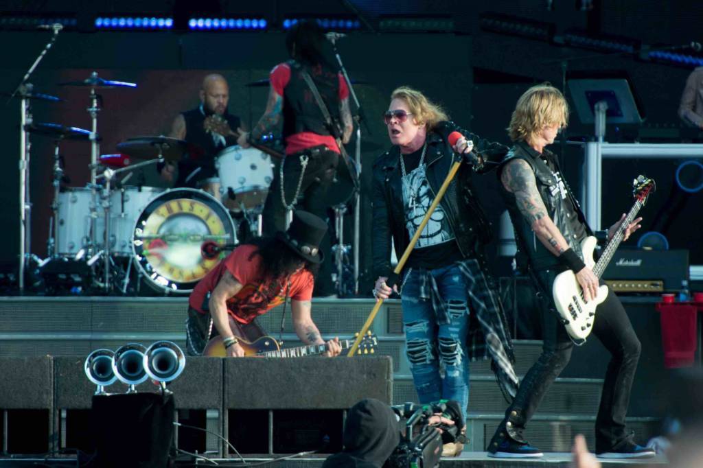 Guns N'Roses in Gelsenkirchen: Fotos, Setlist, Videos— Rolling Stone