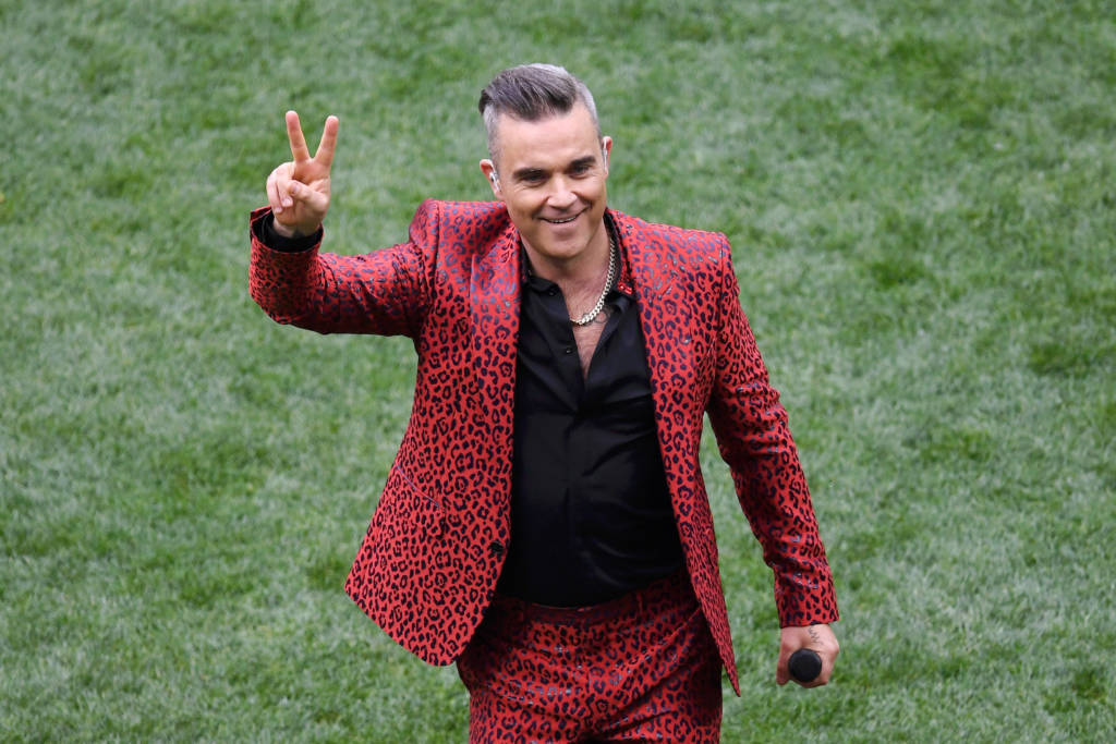 WM-Eröffnungsfeier: Die große Robbie-Williams-Show mit Stinkefinger ...