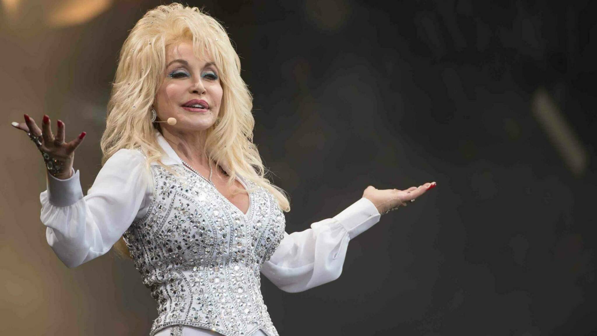Dolly Parton stellt Playboy-Cover zum Geburtstag ihres Mannes nach