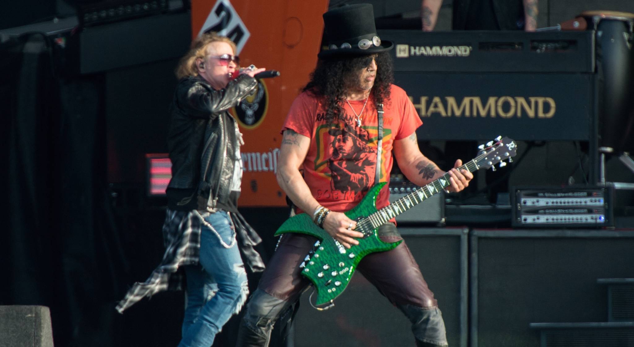 Guns N'Roses: Axl Rose präsentiert ersten neuen Song seit 2008— Rolling ...