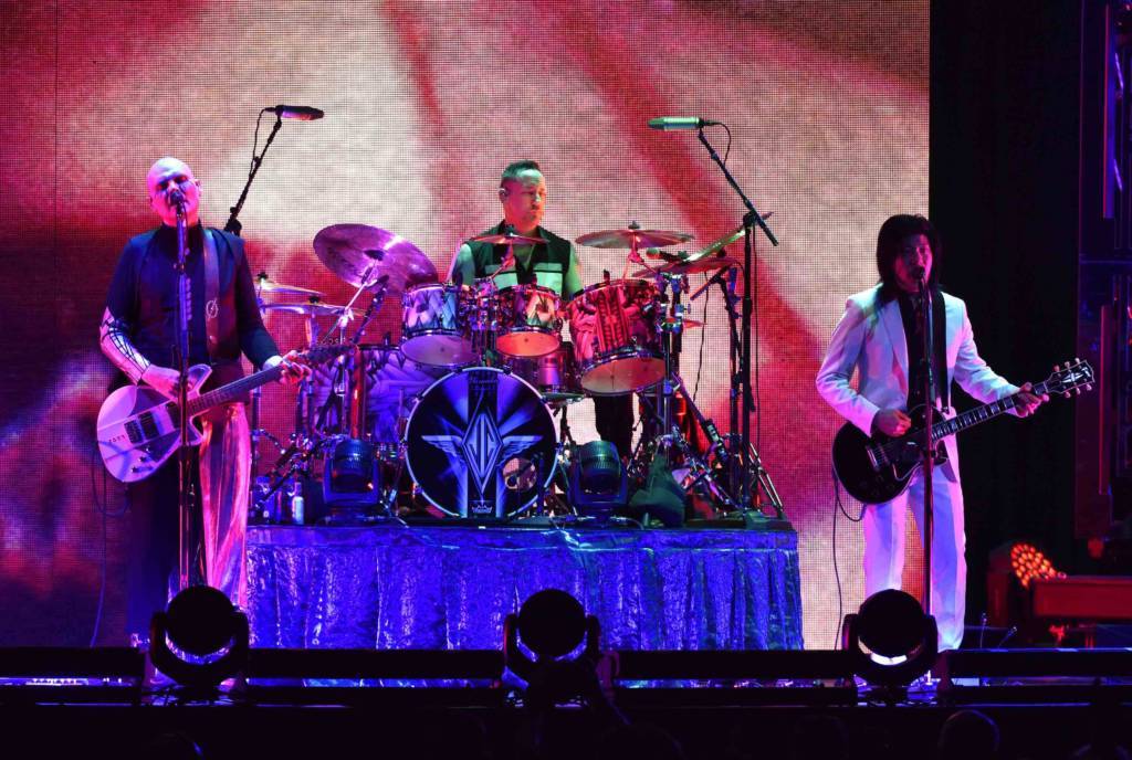 The Smashing Pumpkins: Neues Album „Shiny and Oh So Bright, Vol. 1 / LP ...