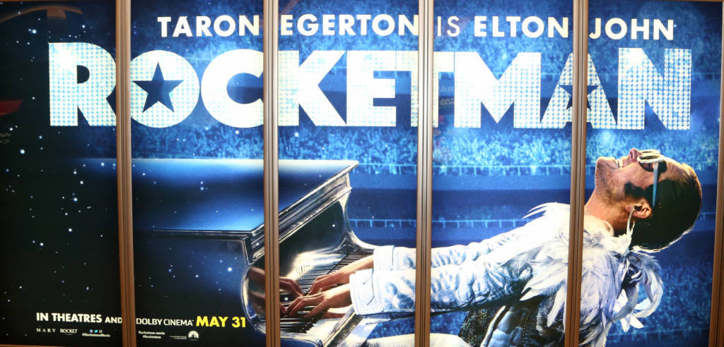 Taron Egerton singt „Rocket Man“ von Elton John – erstes Video zum ...
