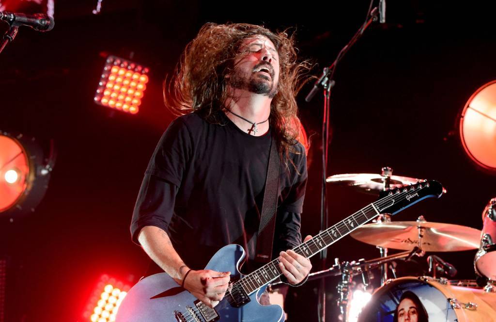 Dave Grohl singt „My Hero“ für alle Helden in der Corona-Krise— Rolling ...