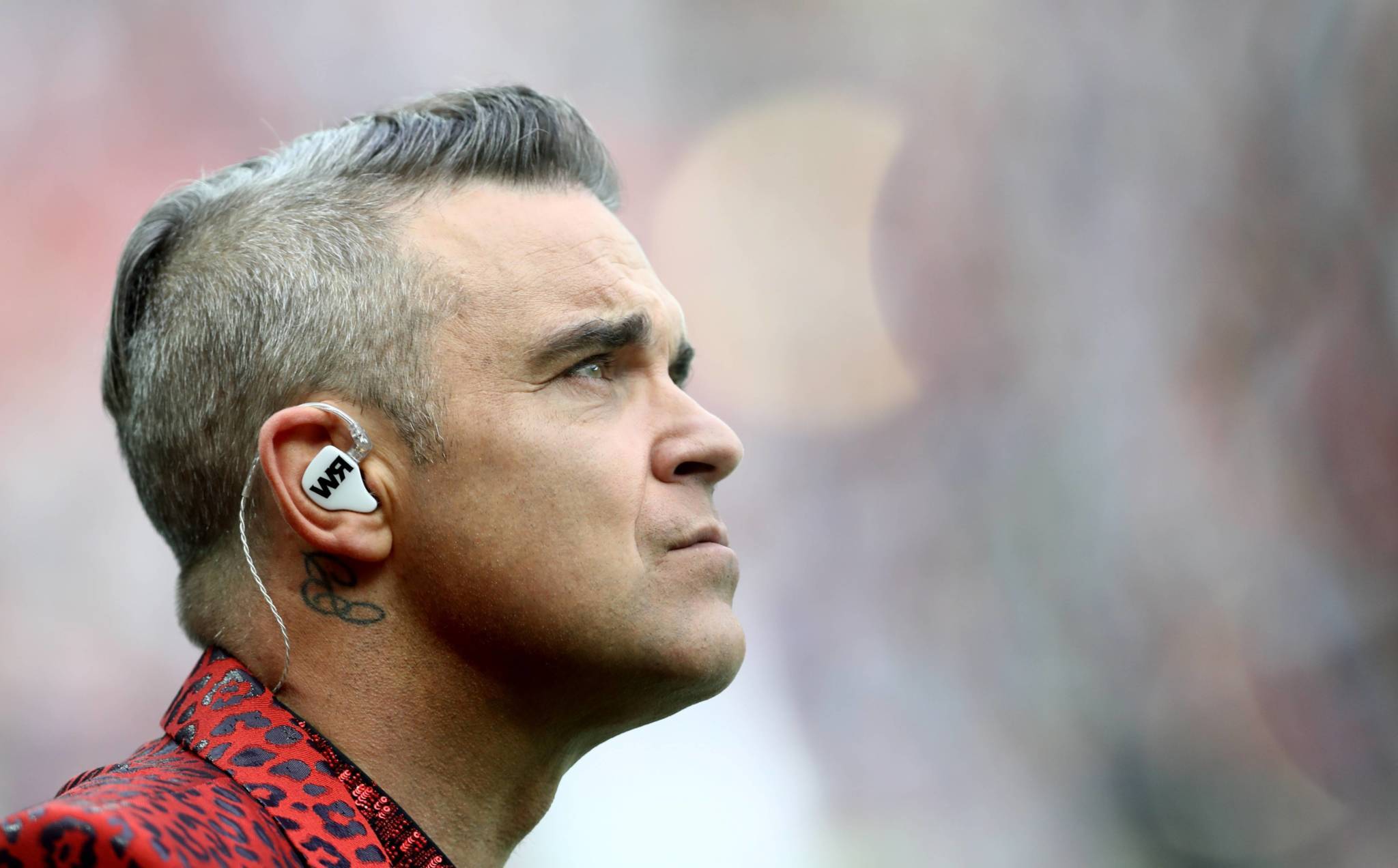Robbie Williams im Endkampf mit seinen Haaren— Rolling Stone