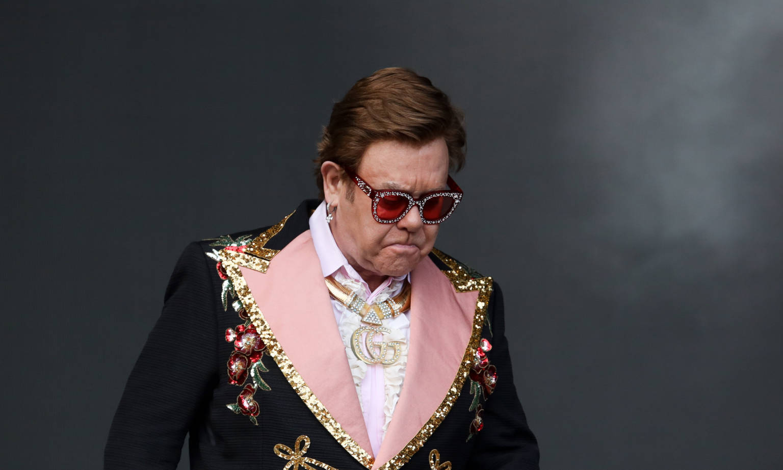 Elton John wütet gegen die Katholische Kirche, weil sie homosexuelle ...