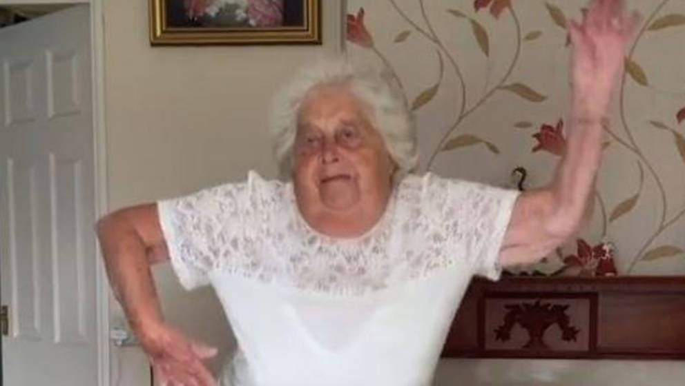 Tanzende TikTok-Oma wird weltweit zur Sensation