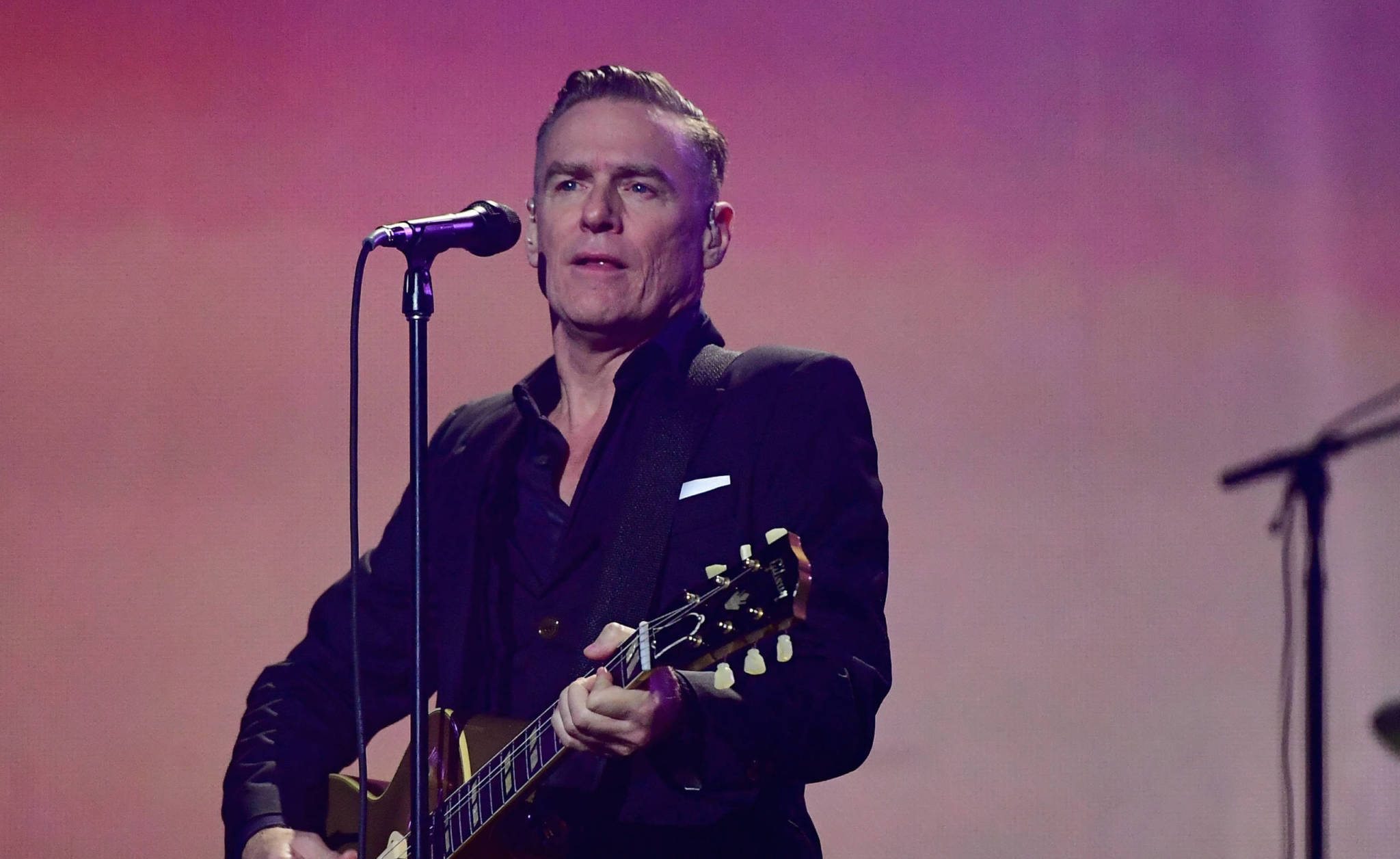 Bryan Adams live on tour