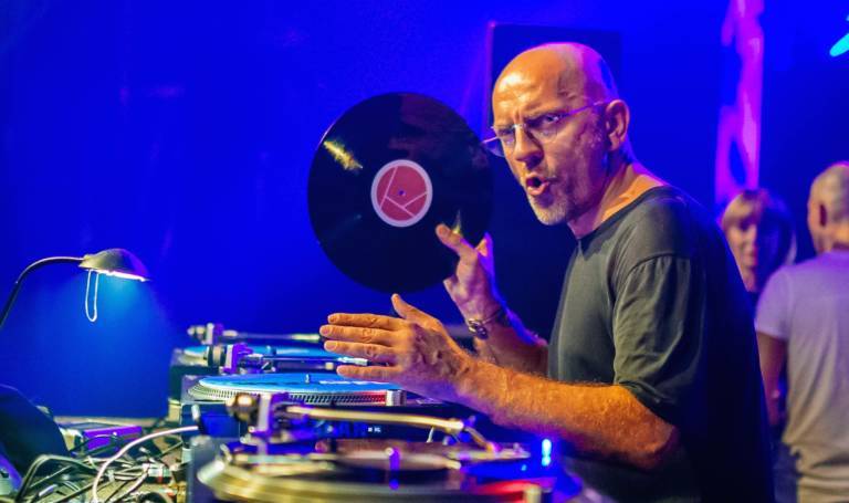 Sven Väth spielt Remix von Elon Musks Techno-Track— Rolling Stone