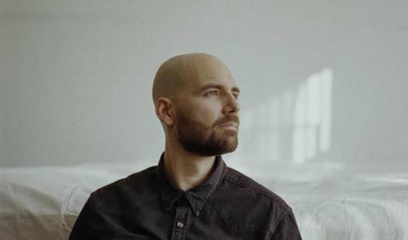 Europa-Wanderer Alex Uhlmann und seine erste Solo-Single „Paris or Rome ...