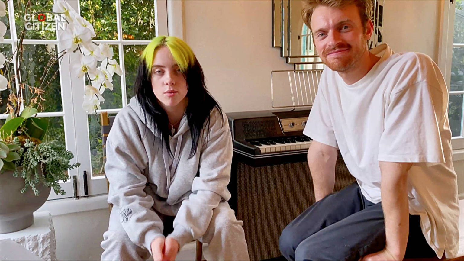 Billie Eilish & Finneas: Boygroup-Song für neuen Pixar-Film „Turning ...