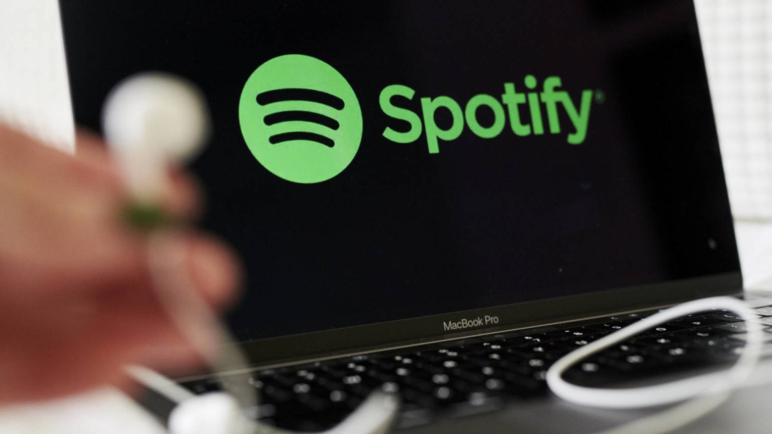 Trump-ICE infiziert Streamingdienste von Spotify bis YouTube — Rolling ...