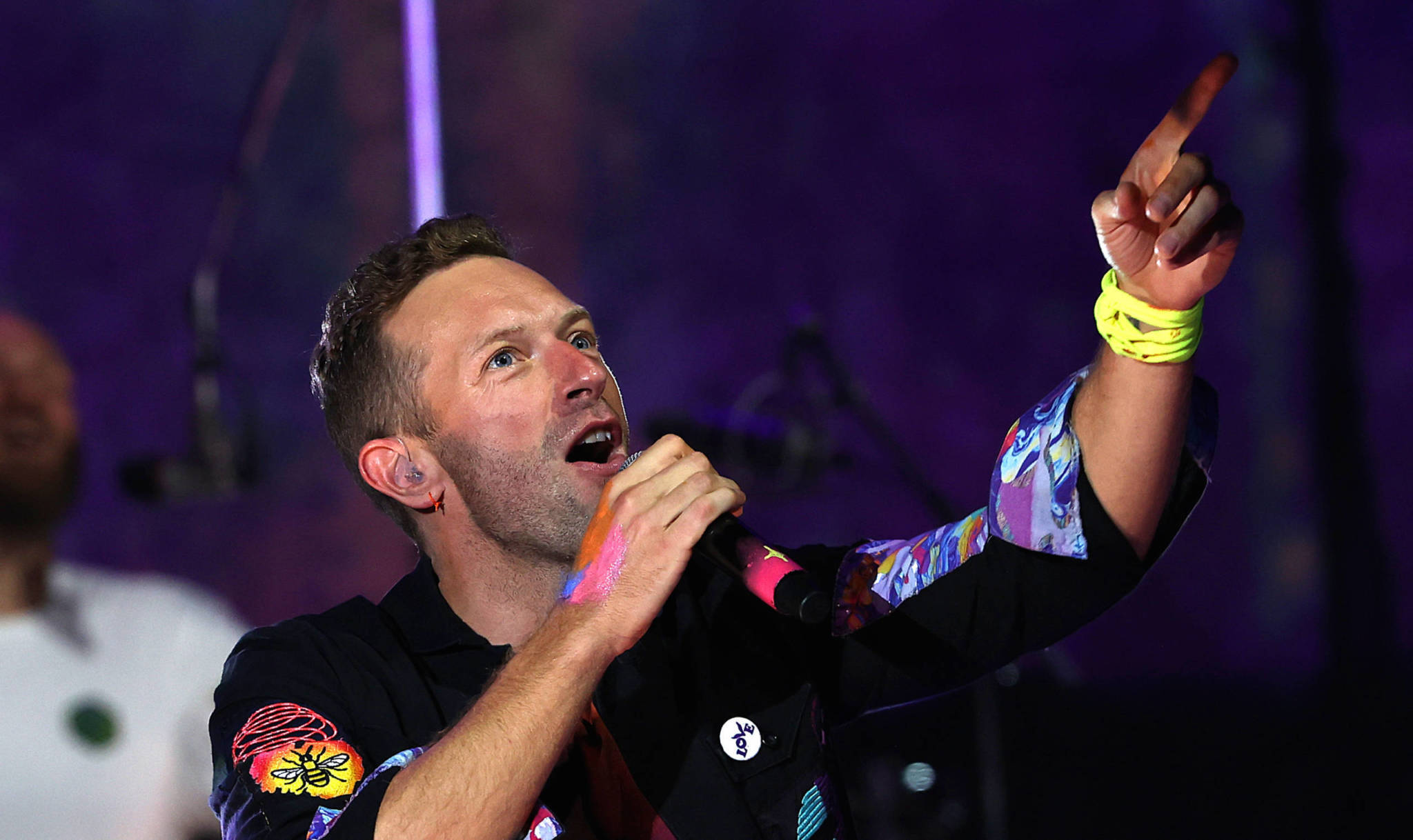 PETA fordert, dass Coldplay auf Tour nur veganes Essen anbieten ...