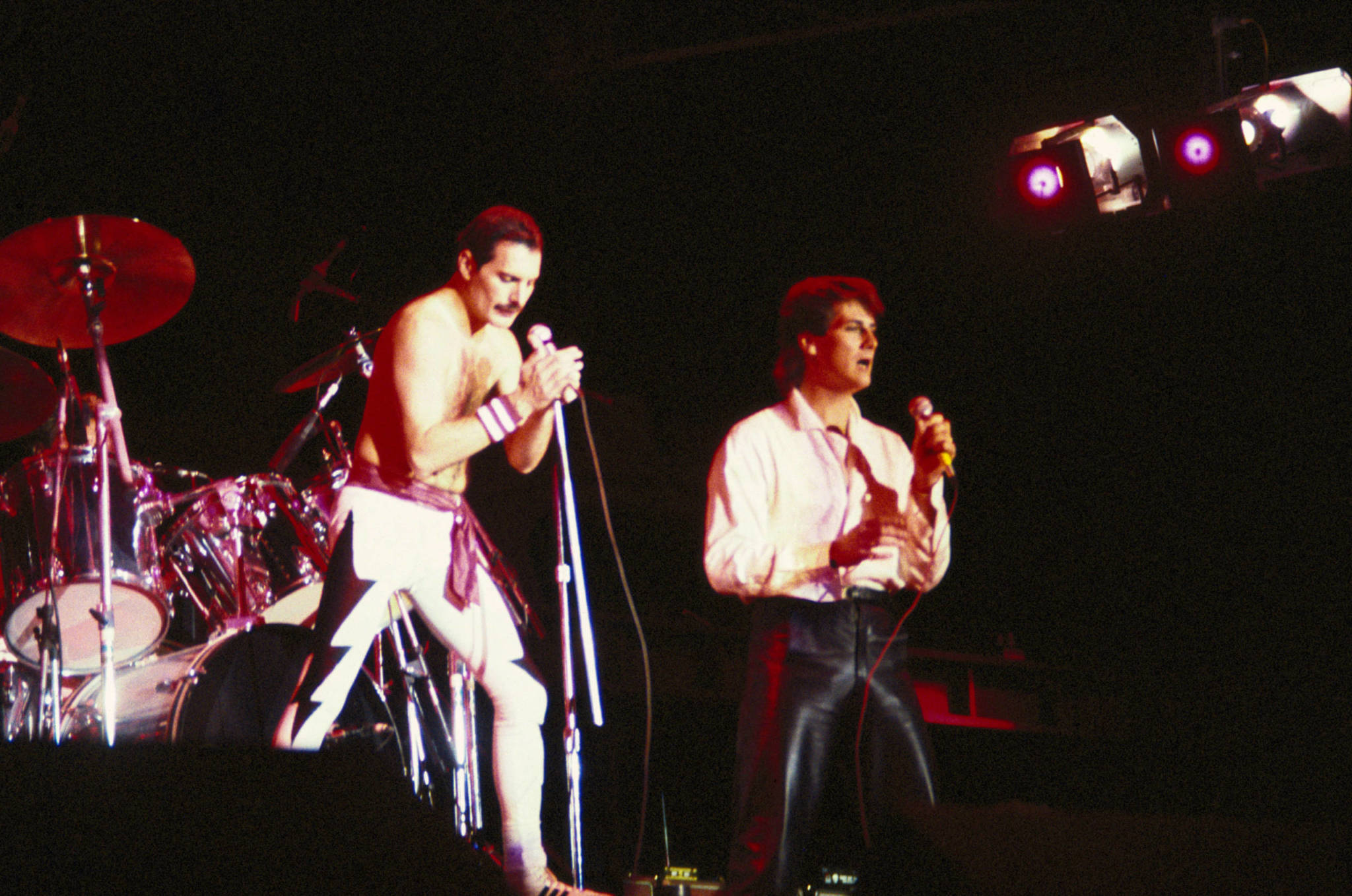„Hart gefeiert“: Tony Hadley über gemeinsamen Auftritt mit Freddie ...