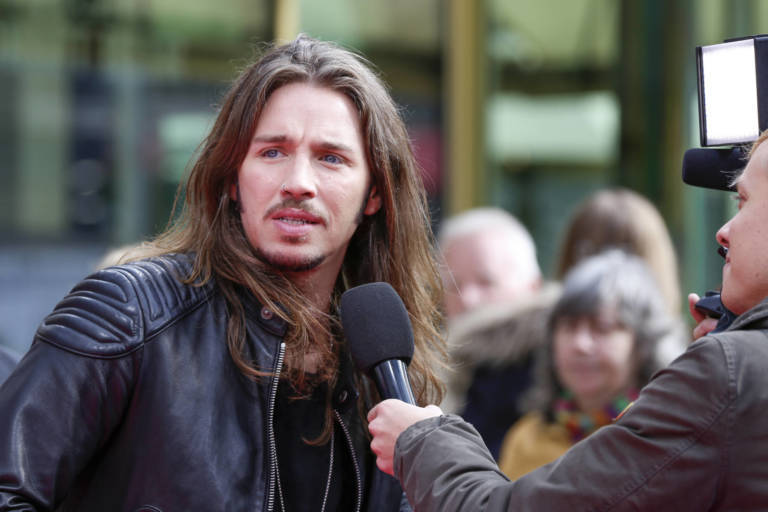 Gil Ofarim vor Gericht: Davidsternkette, Ja oder Nein?— Rolling Stone