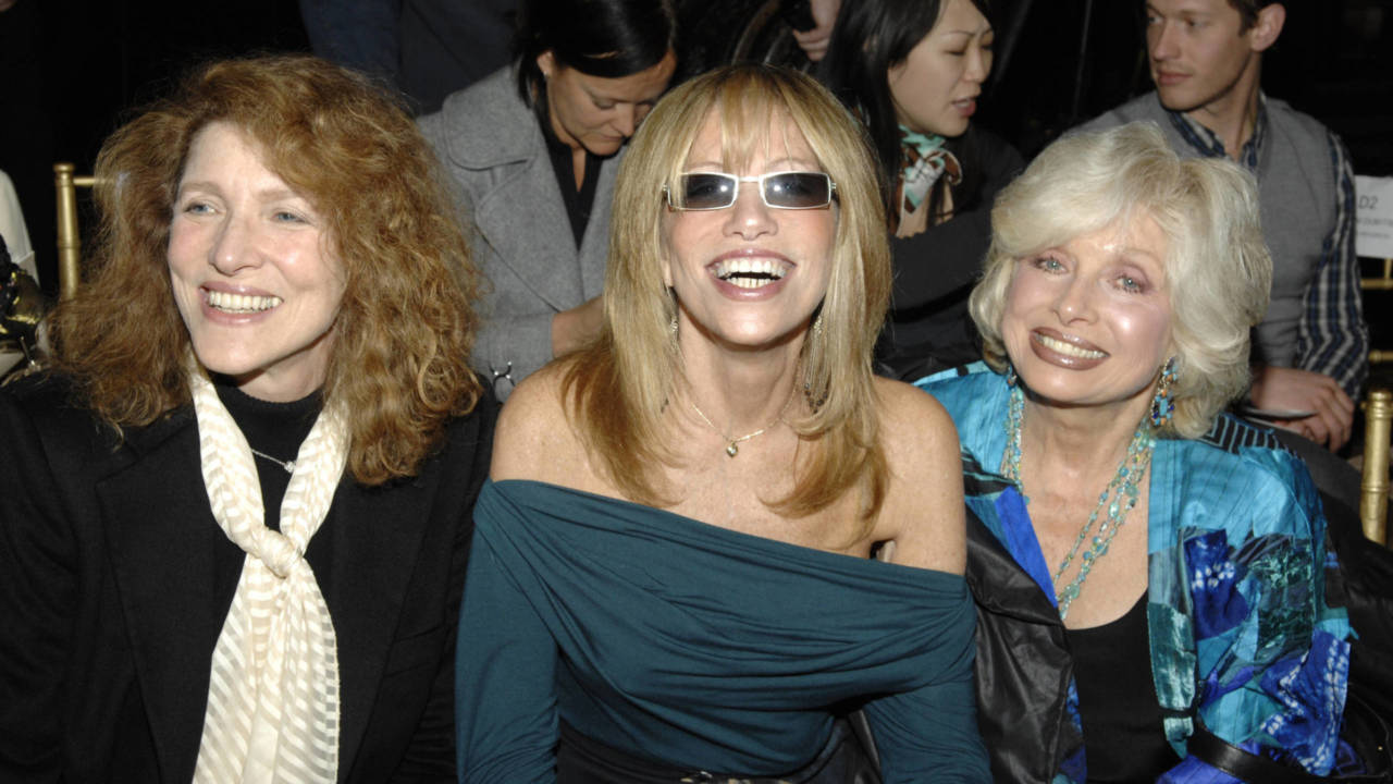 Carly Simon trauert um ihre Schwestern Joanna und Lucy Simon— Rolling Stone