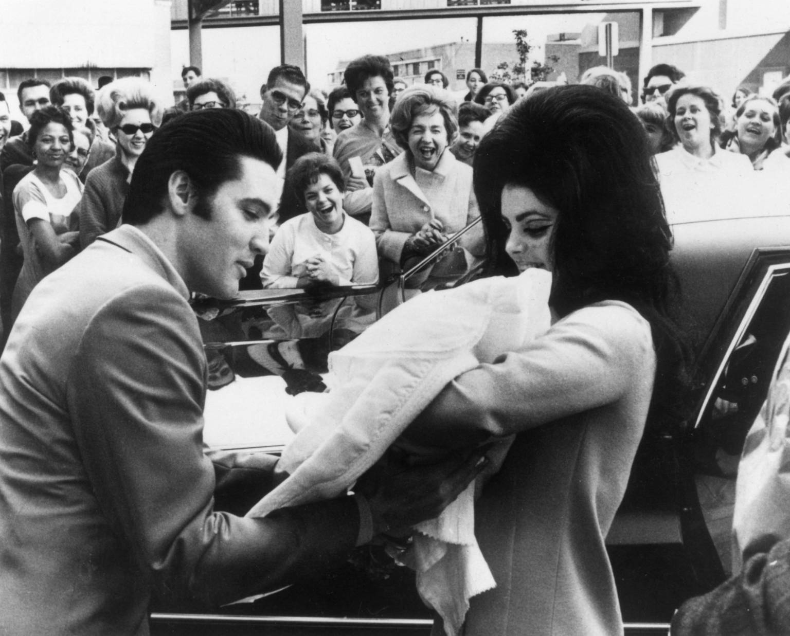 Lisa Marie Presley als Kind (mit Elvis) und in jungen Jahren (mit ...