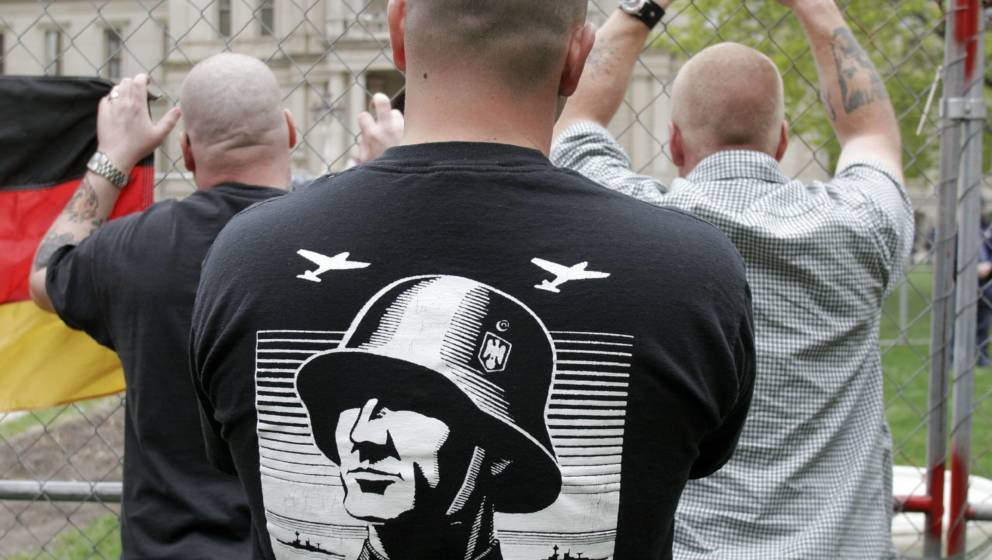 Nach Rechtsrock-Vorwürfen: Label beendet Zusammenarbeit mit der Band ...