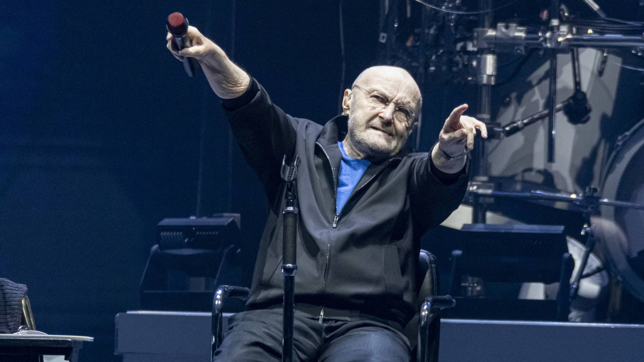 Video: Phil Collins setzt sich wieder ans Schlagzeug — Rolling Stone