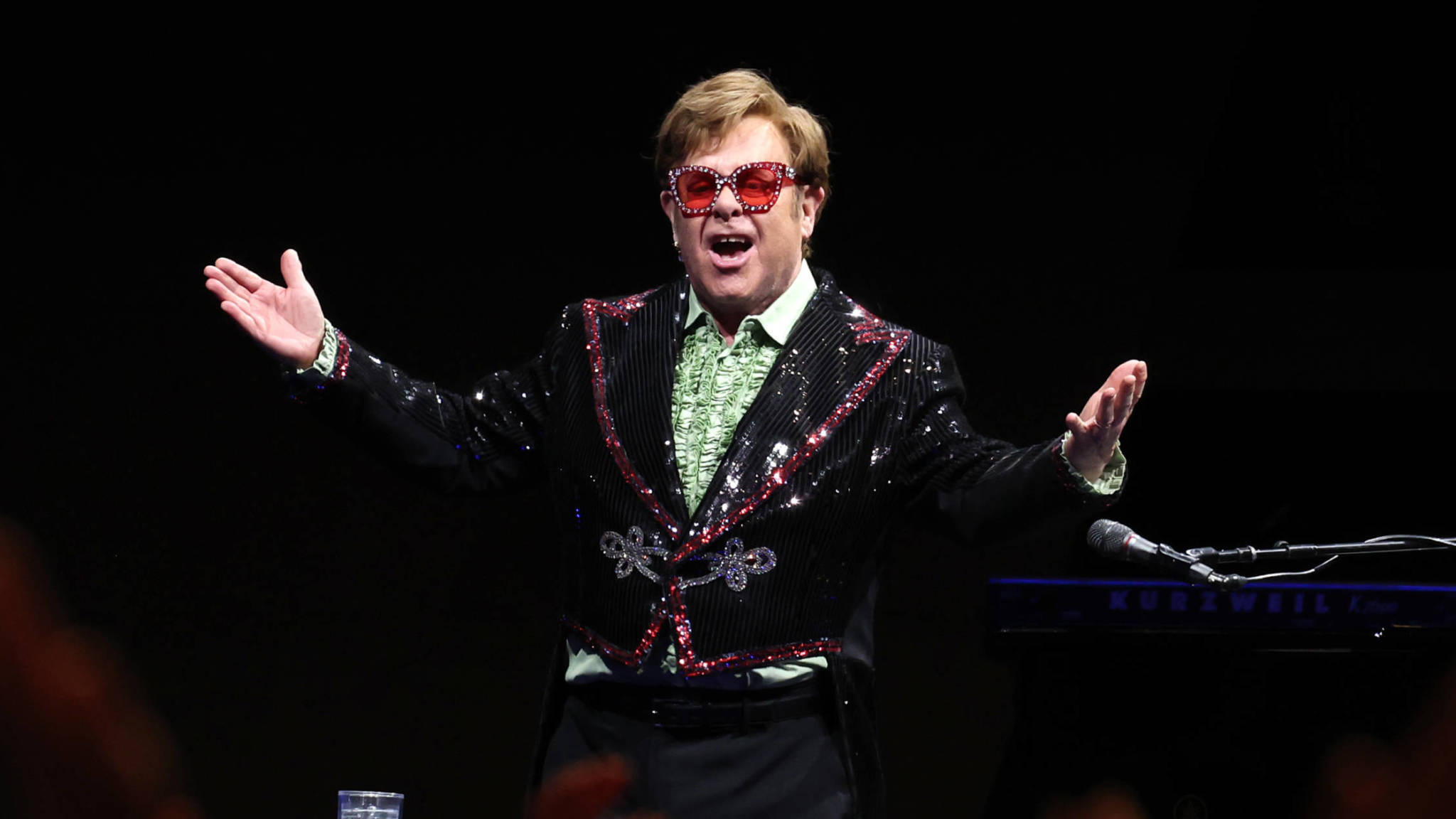 Elton John: finale Deutschlandtournee – Videos, Setlist, Bühnenoutfits ...