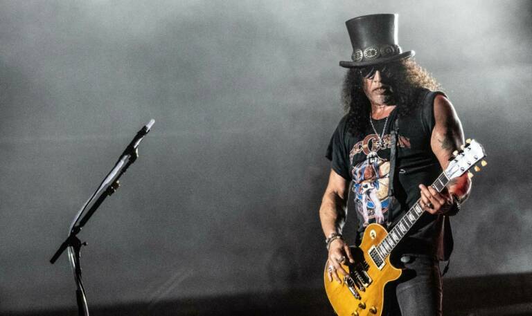 Slash über Features mit Brian Johnson und Steven Tyler — Rolling Stone
