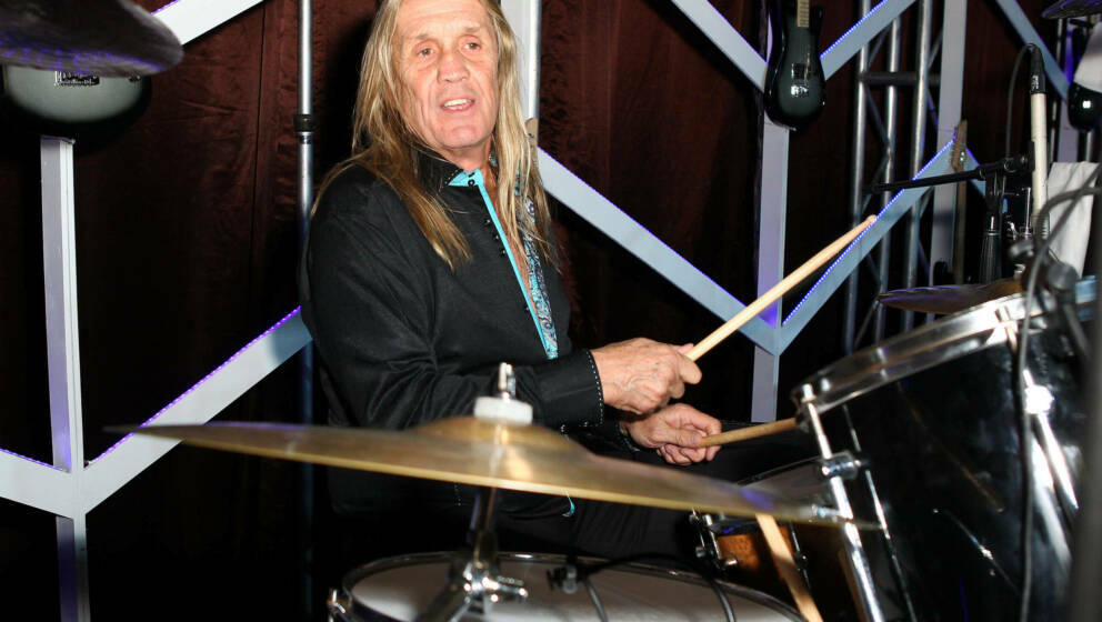 Iron-Maiden-Schlagzeuger Nicko McBrain erlitt einen Schlaganfall