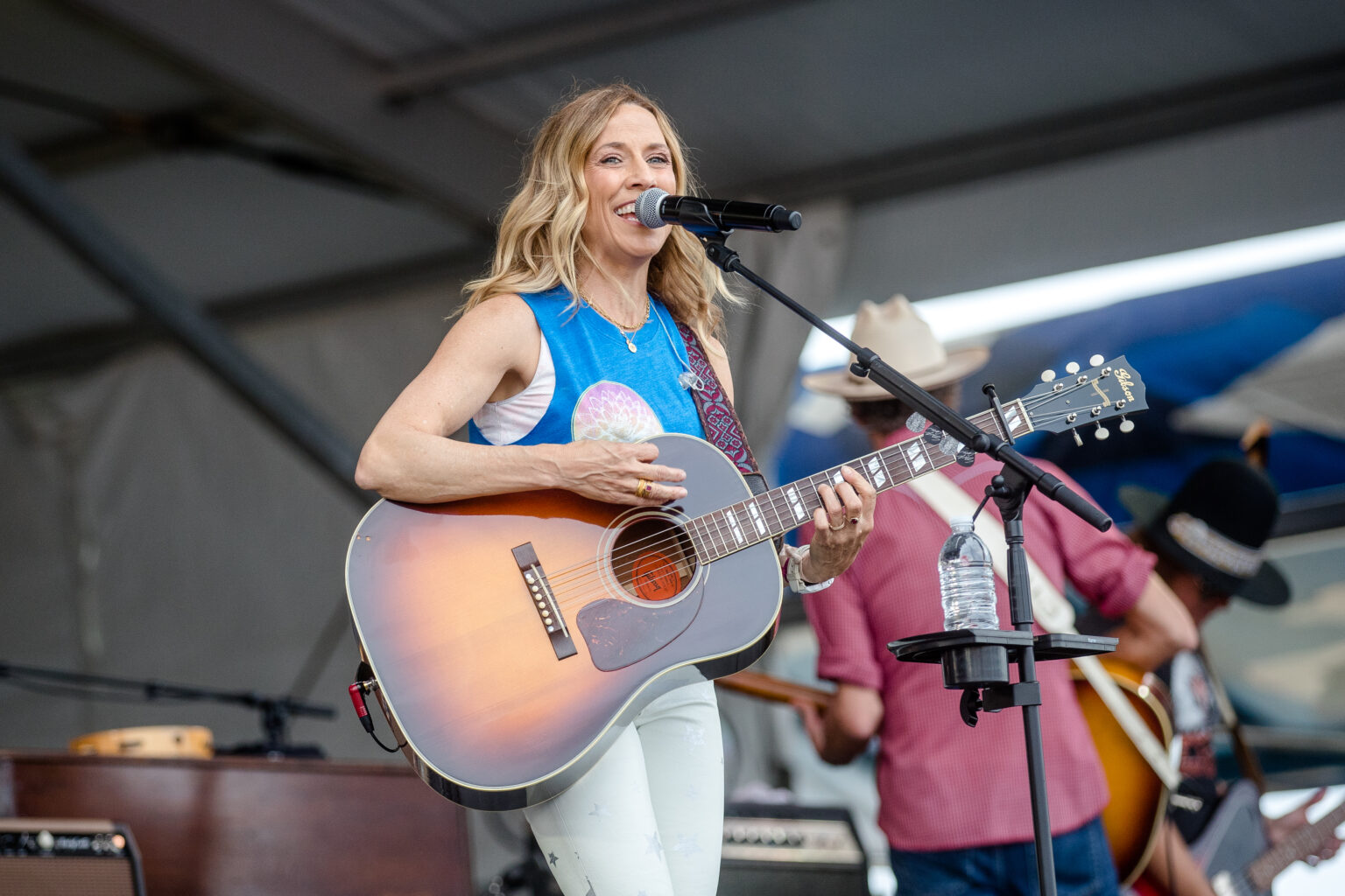 Sheryl Crow sagt: Bewaffneter Mann jagte ihren Tesla — Rolling Stone