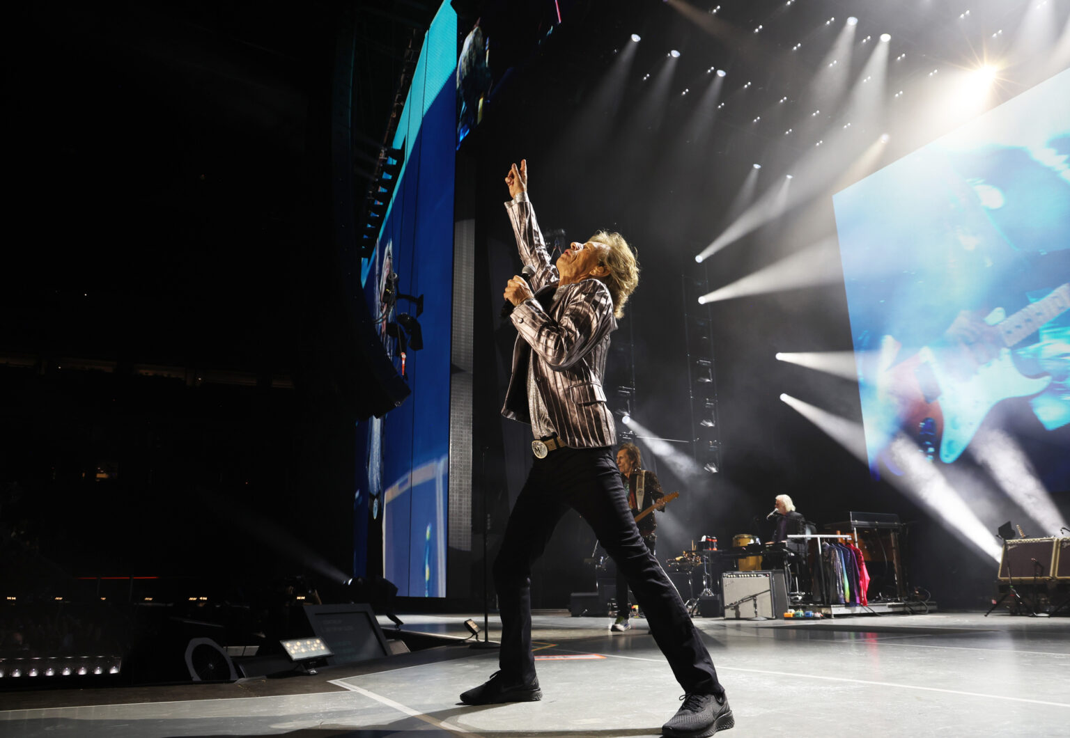 Die Rolling Stones überraschen mit einer Live-Darbietung von „Shattered“