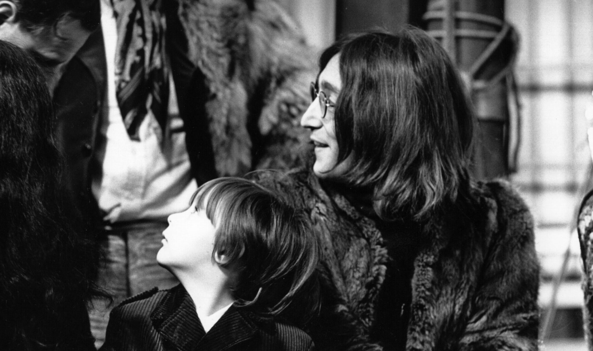 Selten gezeigte Bilder von John Lennon mit Sohn Julian