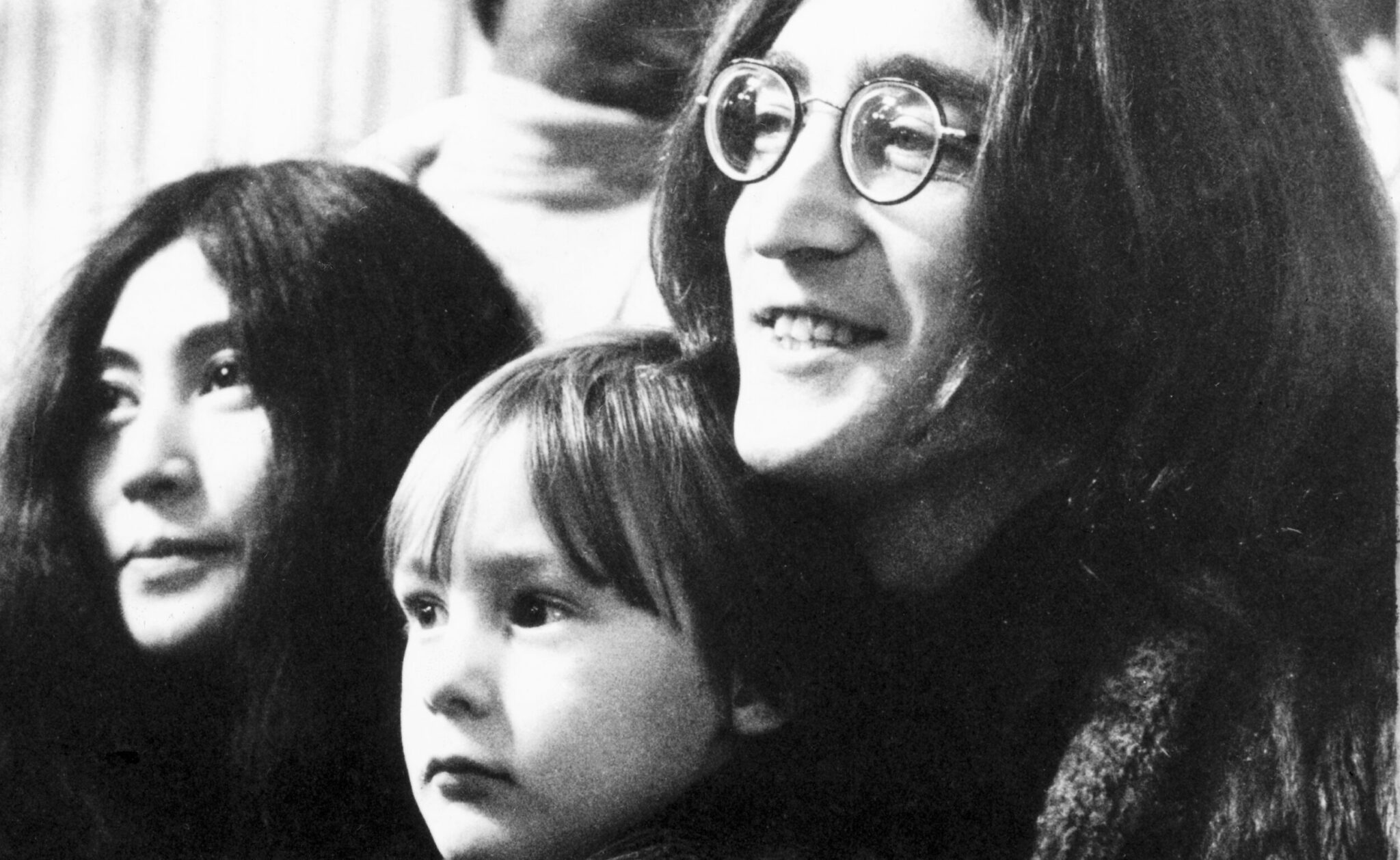 Selten gezeigte Bilder von John Lennon mit Sohn Julian