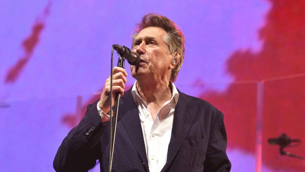 Bryan Ferry kehrt mit neuem Song „Star“ zurück und kündigt Werkschau an
