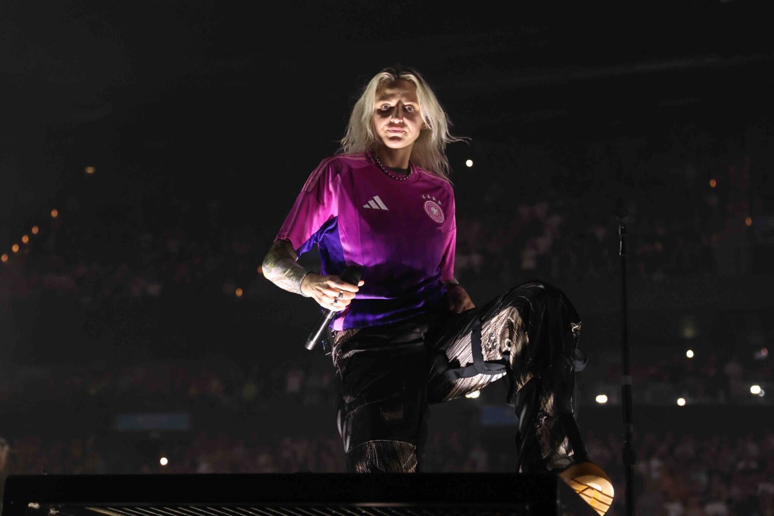 Mit wem ist Emily Armstrong zusammen? Ihre Partnerinnen und Beziehungen ...