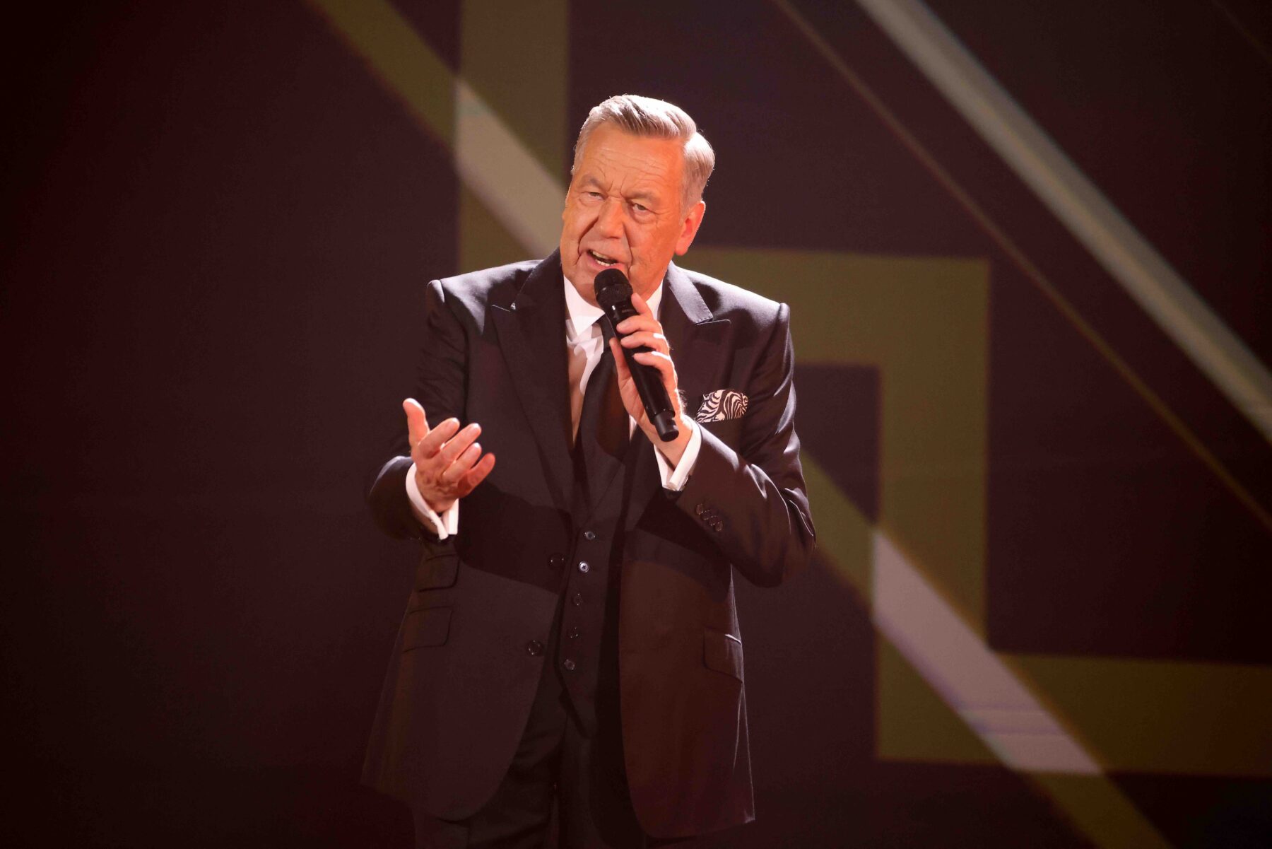 Jennifer Rostock landen Viral-Hit mit Protest-Song „Wählt die AfD ...