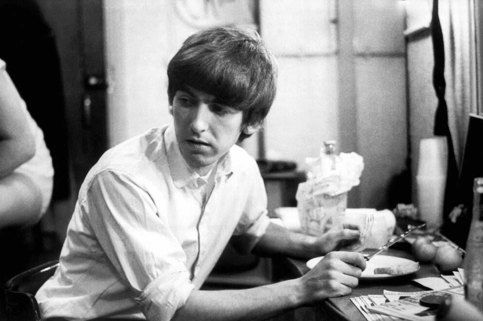 Beatles: George Harrisons Gammel-Toast von 1963 versteigert — Rolling Stone