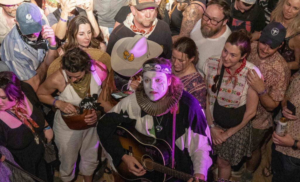 Arcade Fire spielen gleich drei neue Songs bei Festival-Gig