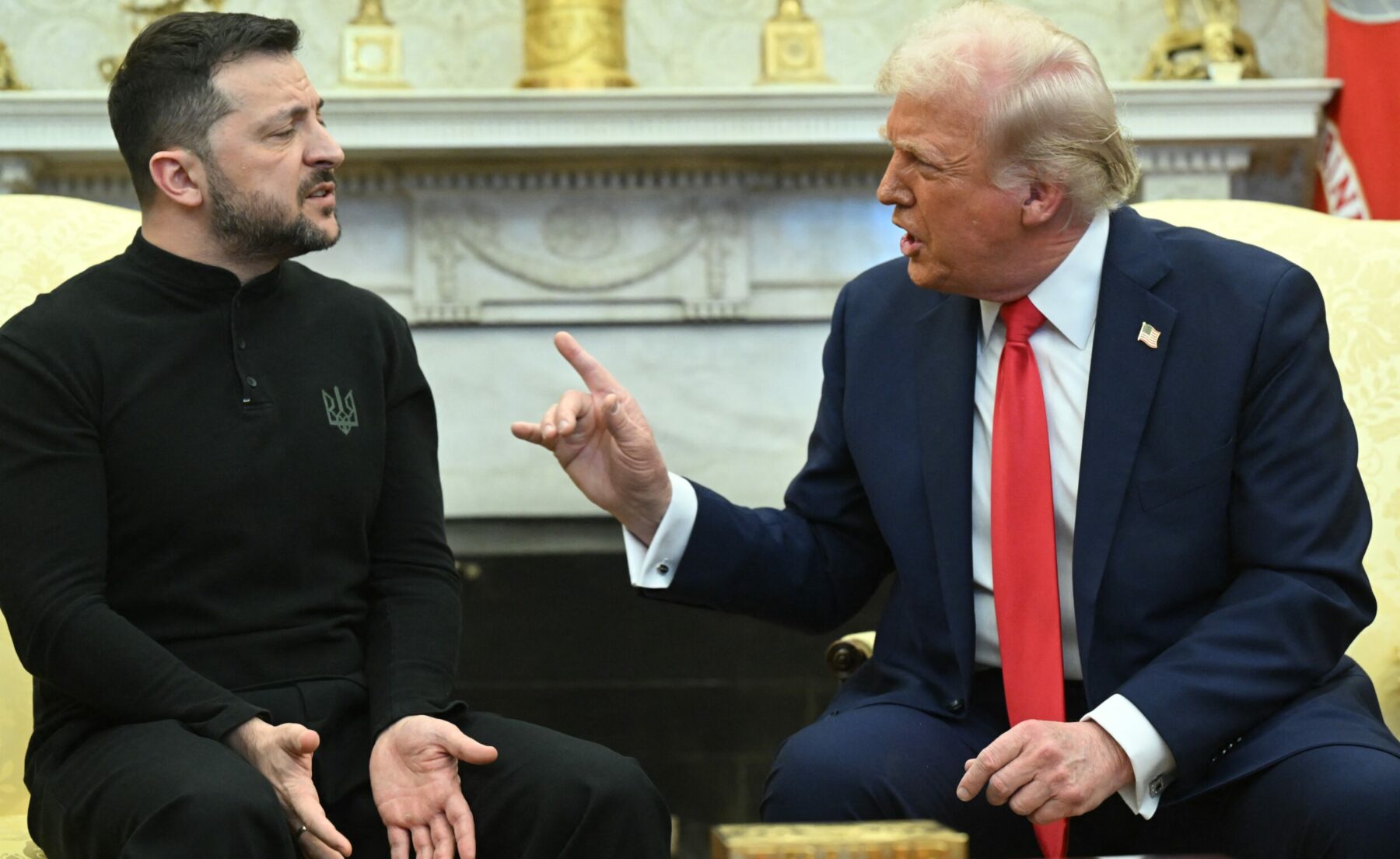 Village People: Donald Trump kommt auf die Bühne und tanzt mit ...