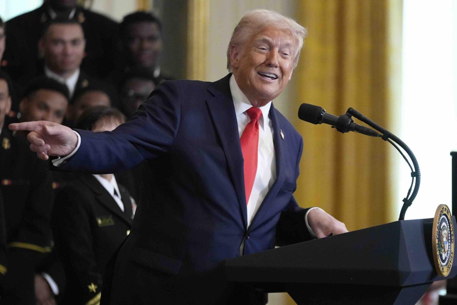 Harvard verklagt Trump-Regierung — Rolling Stone