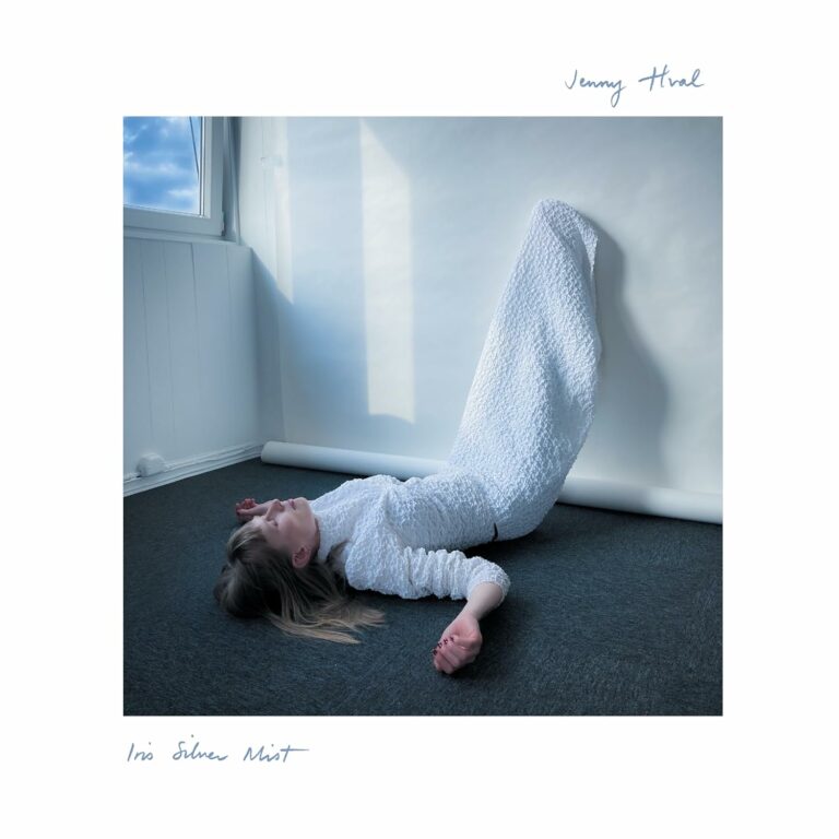 Review: Jenny Hval - „Iris Silver Mist“ – Sprudelnd — Rolling Stone