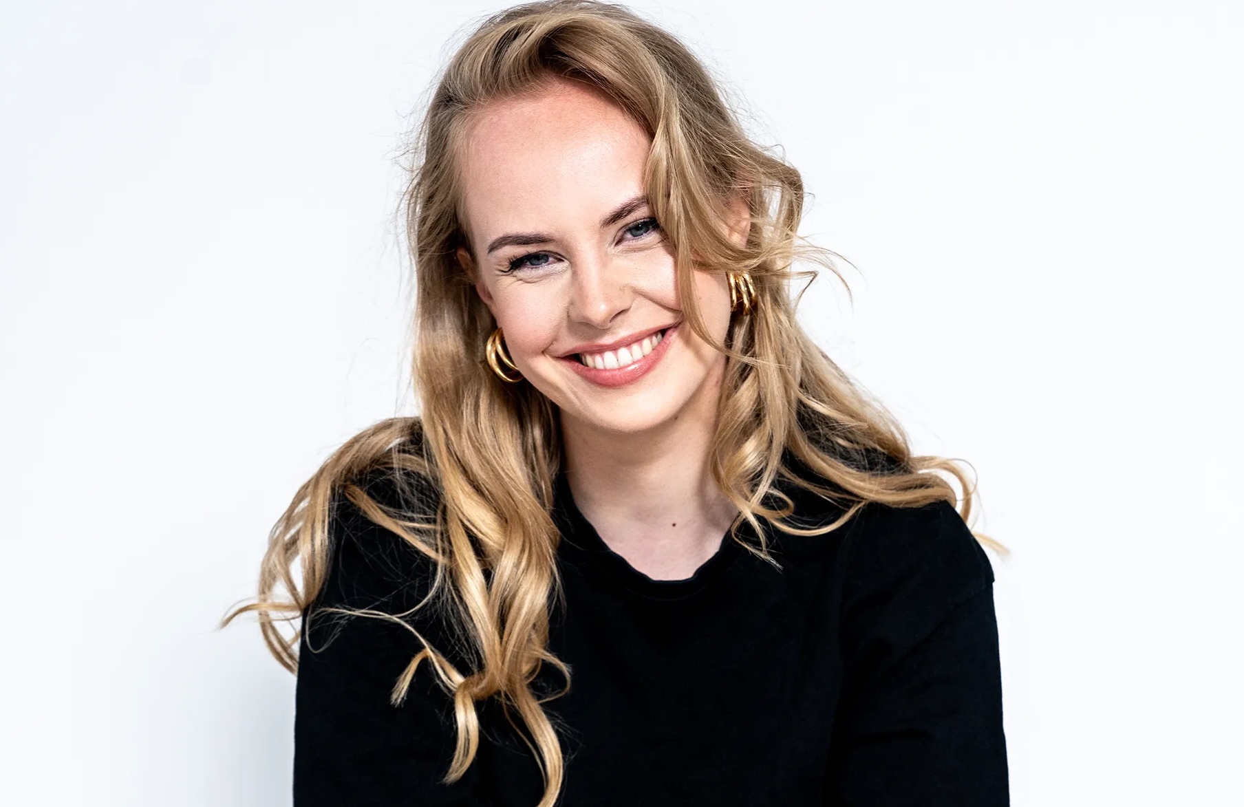 Exklusiver Clip: Clara Lösel live aus Berlin –„Mein Elefant“ — Rolling ...