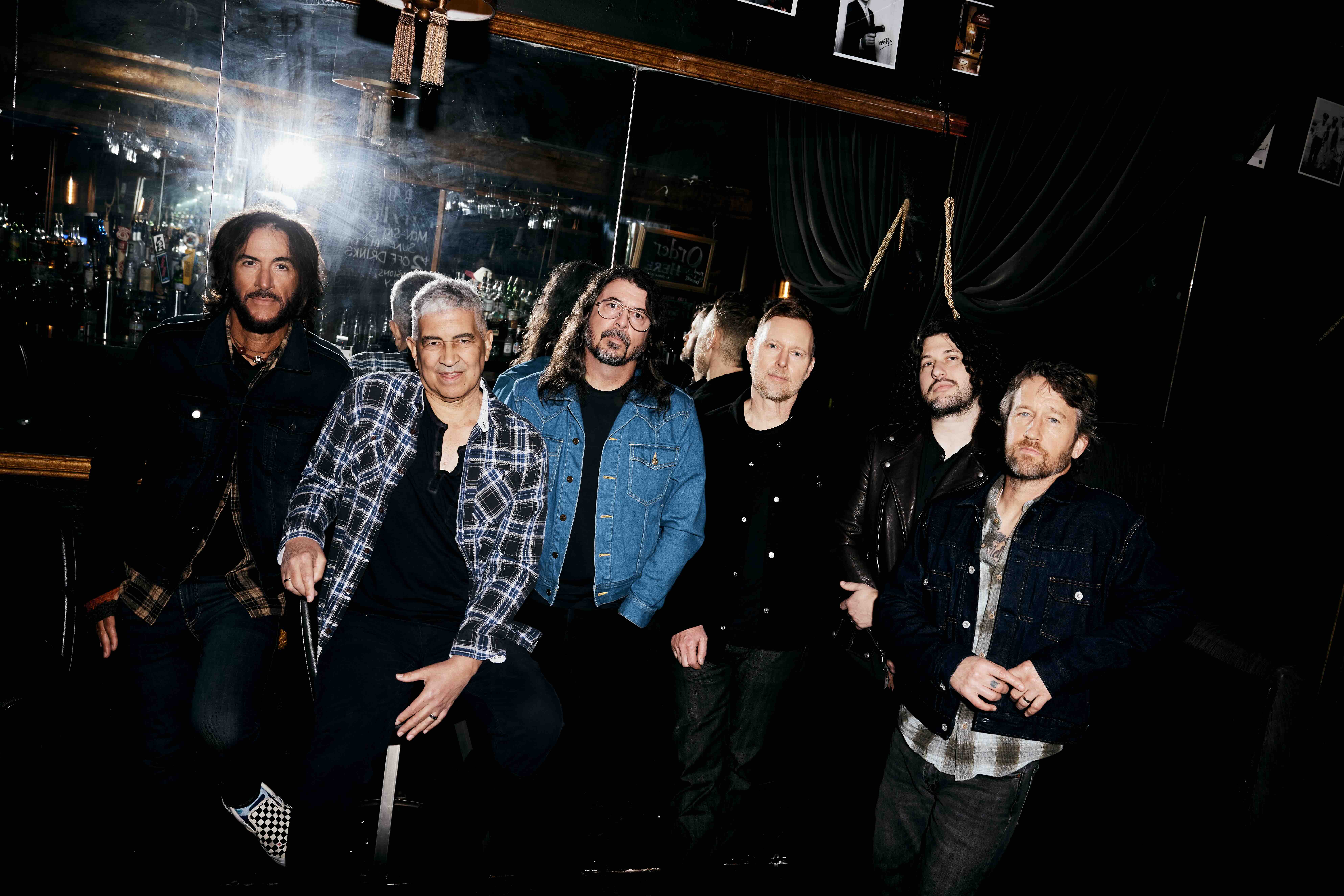 Foo Fighters: Alle Infos zum neuen Album „Your Favourite Toy“ — Rolling ...
